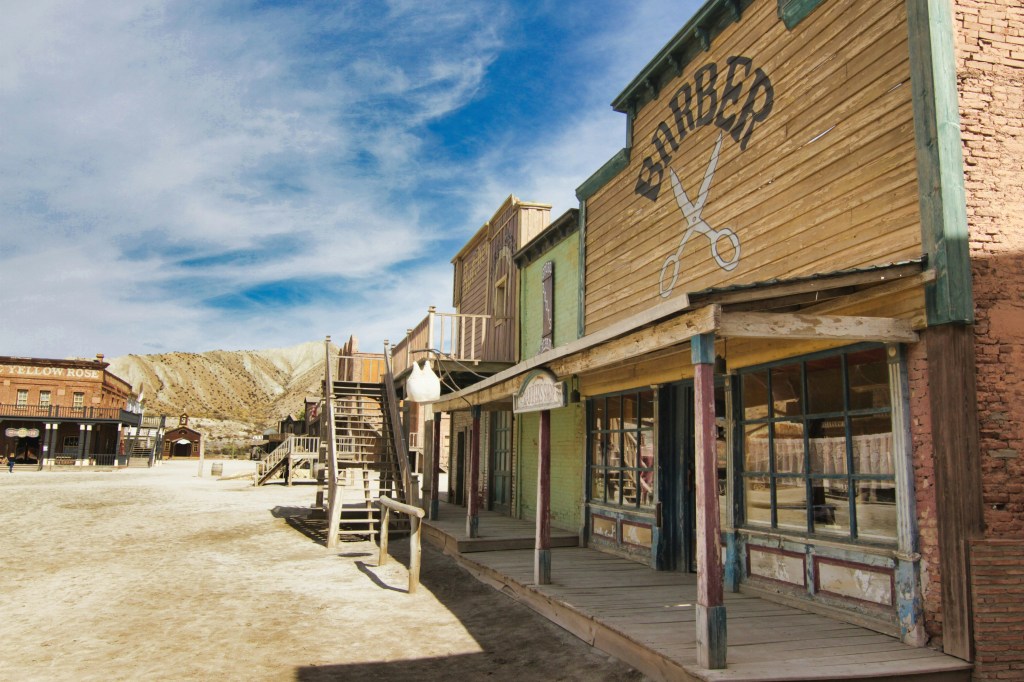 Prop Replicas vs Screen Used: Which is the Best Choice for Collectors ...